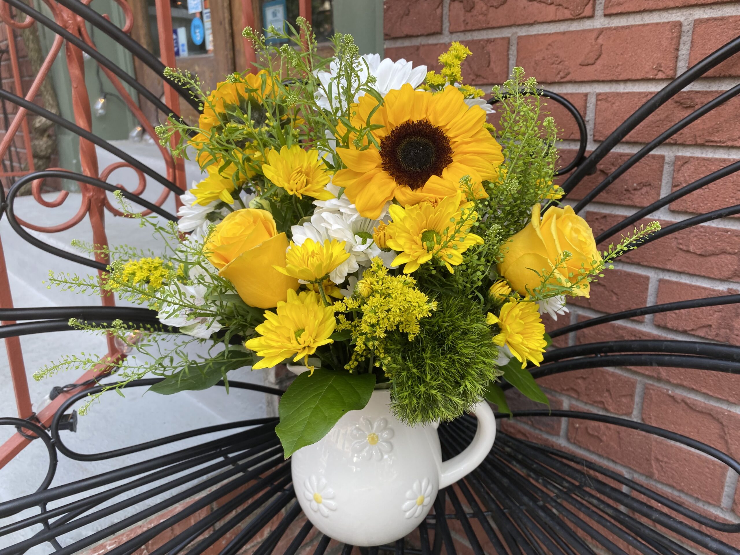 Arrangement of the Month - Kenny's Flower Shoppe
